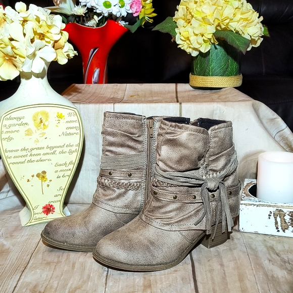 Jellypop | Shoes | Jellypop Verana Leather Fringe Distressed Western ...